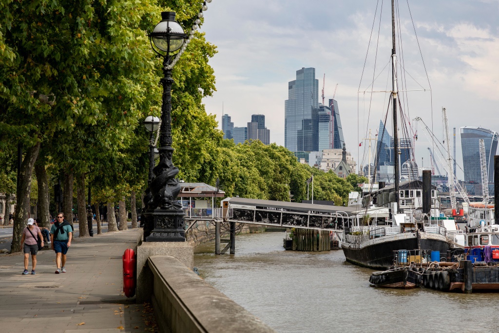 Keeping the River Thames clean in London