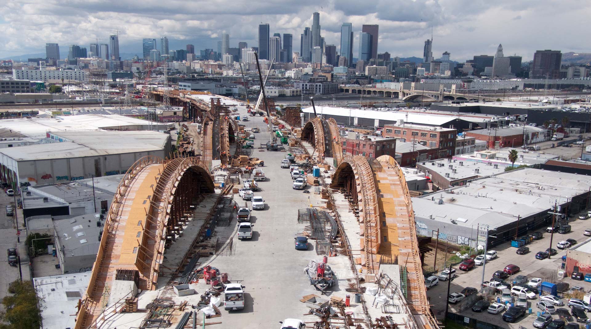 A celebrity bridge built to withstand seismic activity