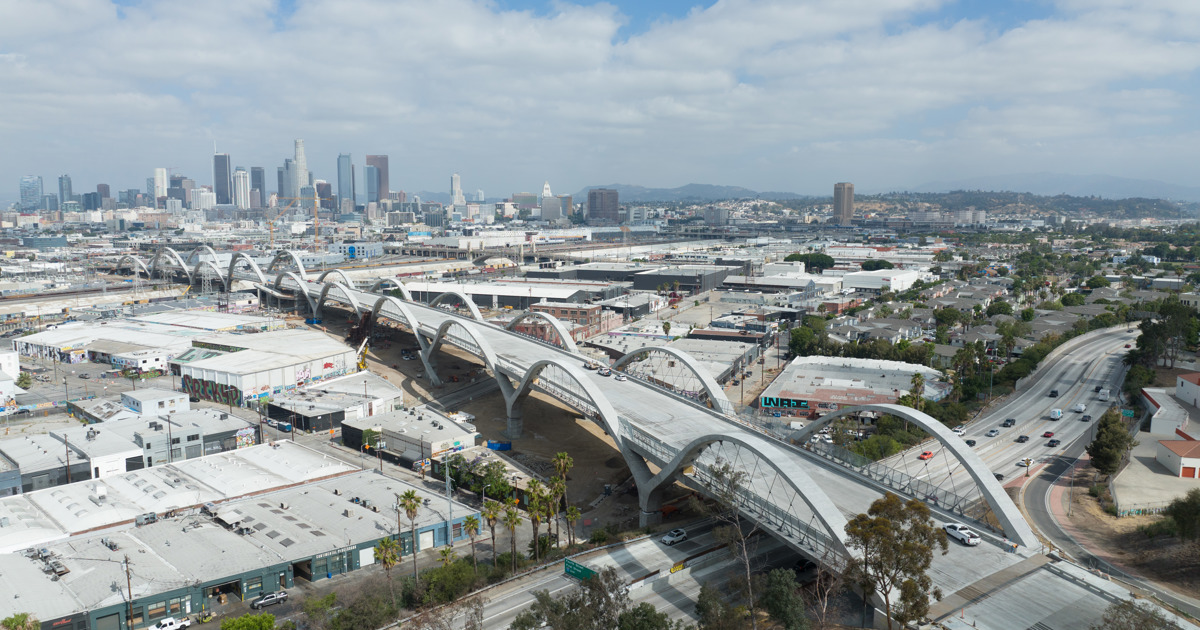 A celebrity bridge built to withstand seismic activity